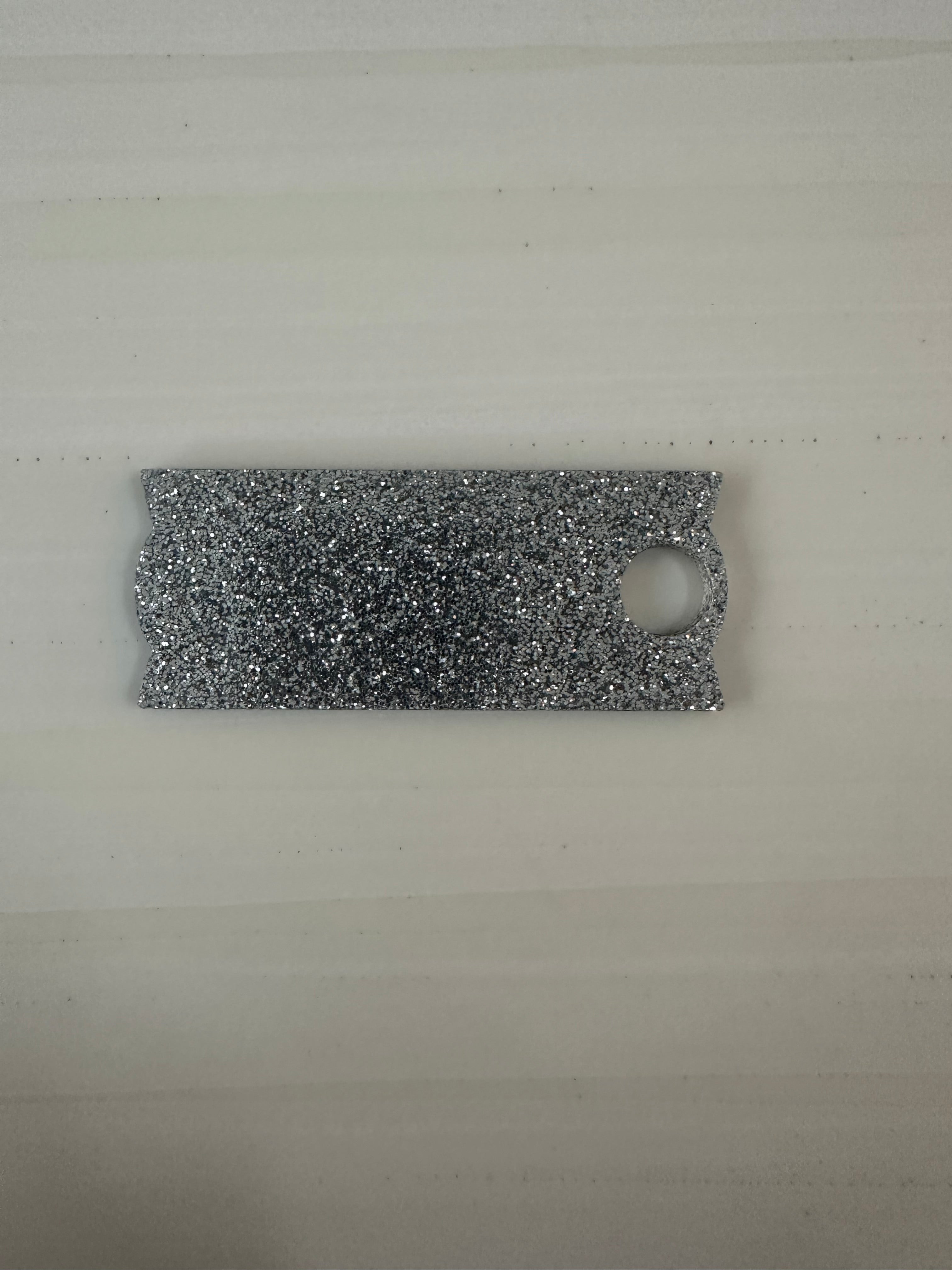 40/30 oz Silver Glitter name tag – SSavvy Designs